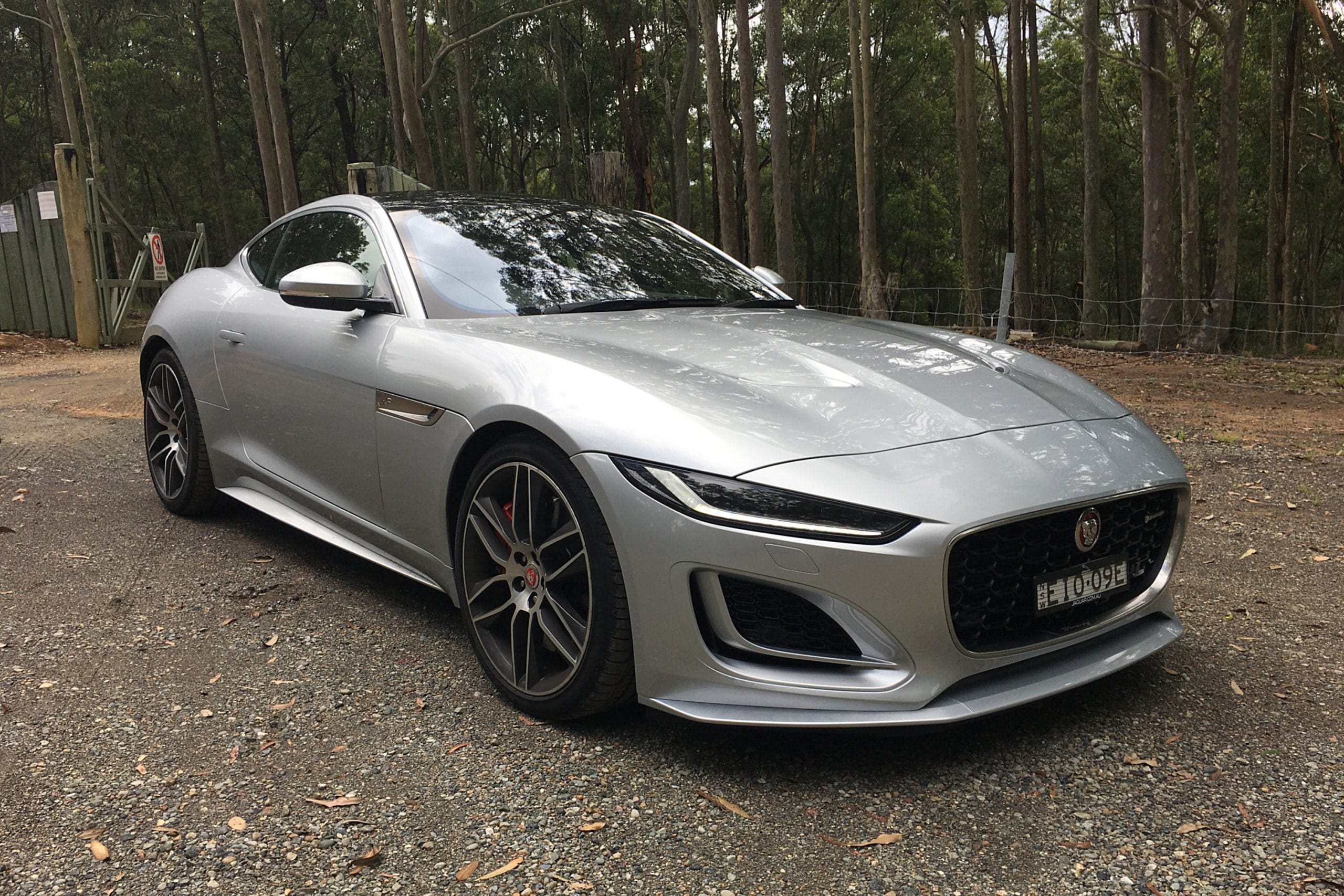 Jaguar F-TYPE P380 R Dynamic Radio Review - AnyAuto