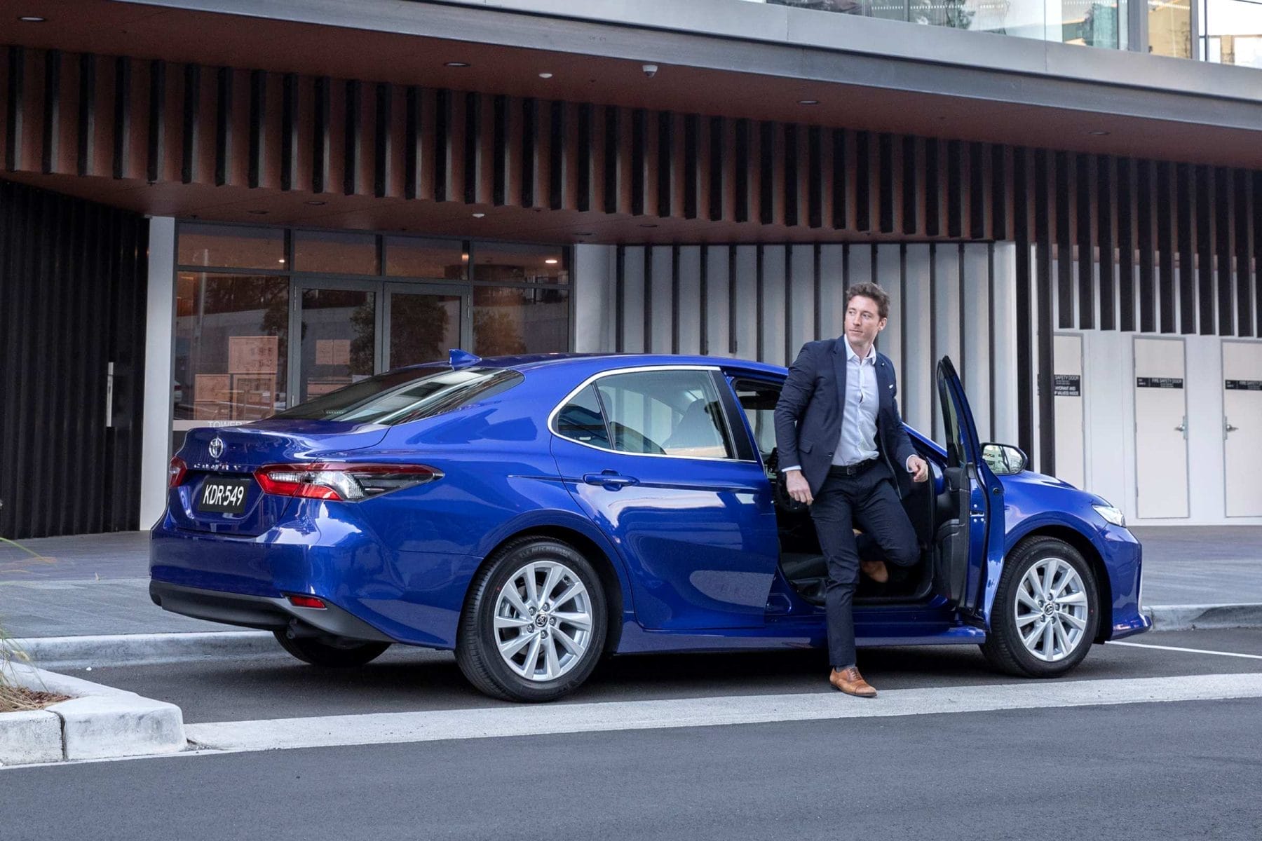 Toyota Camry Ascent 2021 Review - AnyAuto