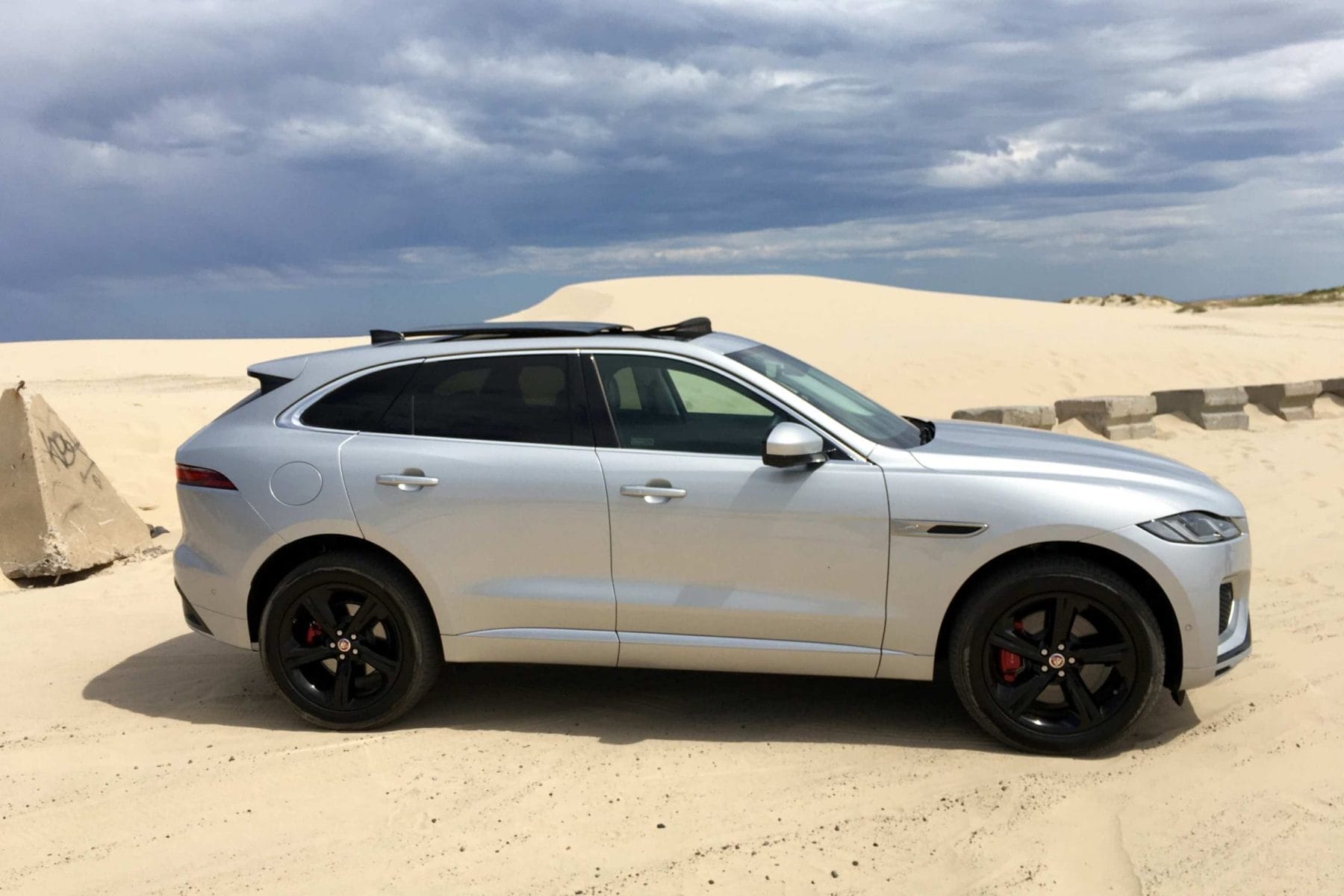 Jaguar F-PACE R-Dynamic SE D300 AWD 2021 Review - AnyAuto