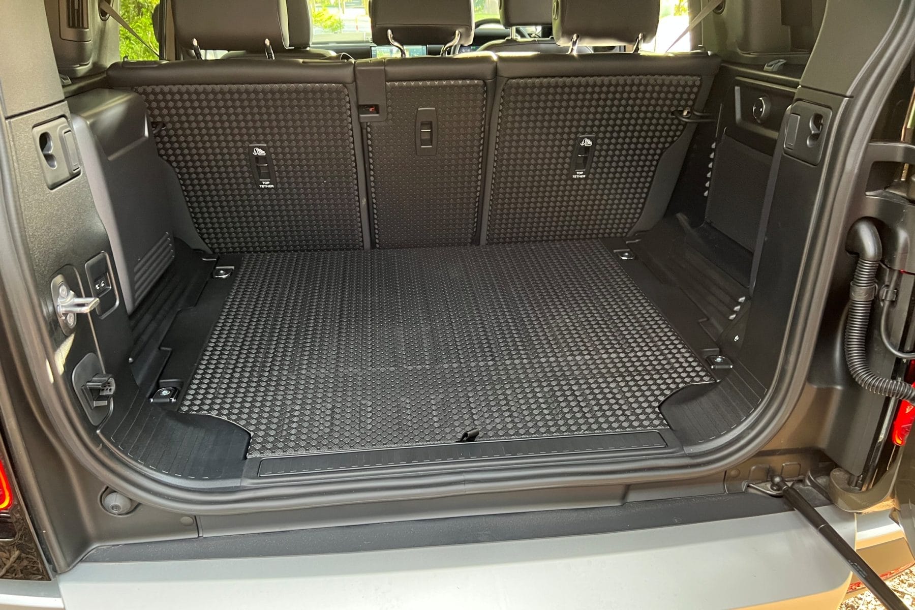 Land Rover Defender D300 SE 2022 Review - AnyAuto