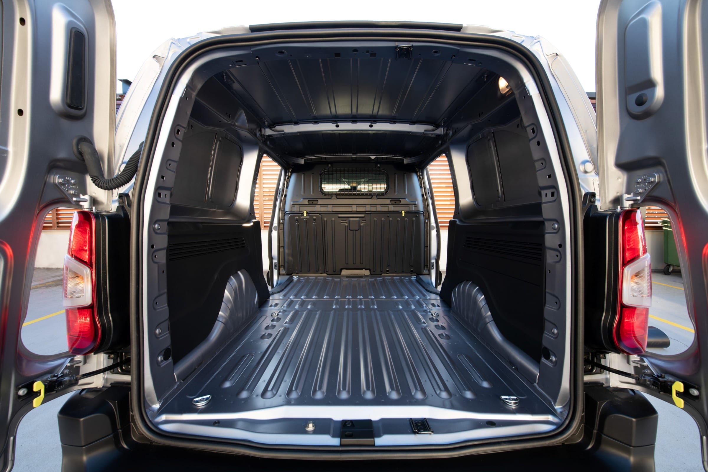 Peugeot Partner Pro LWB 2022 review - AnyAuto