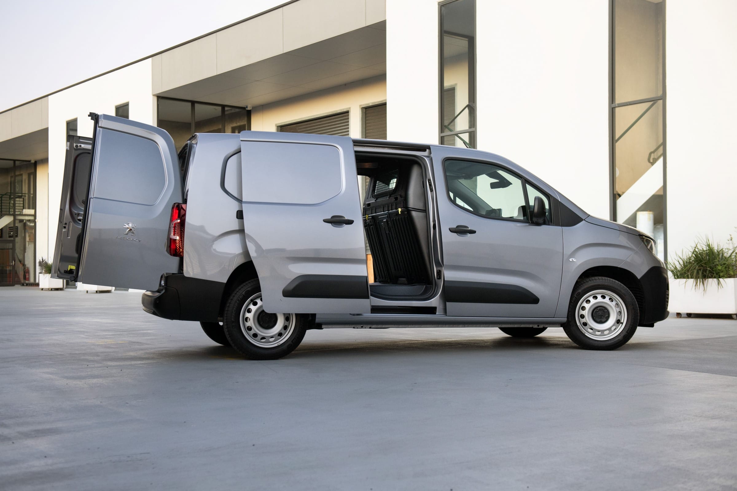 Peugeot Partner Pro LWB 2022 review - AnyAuto