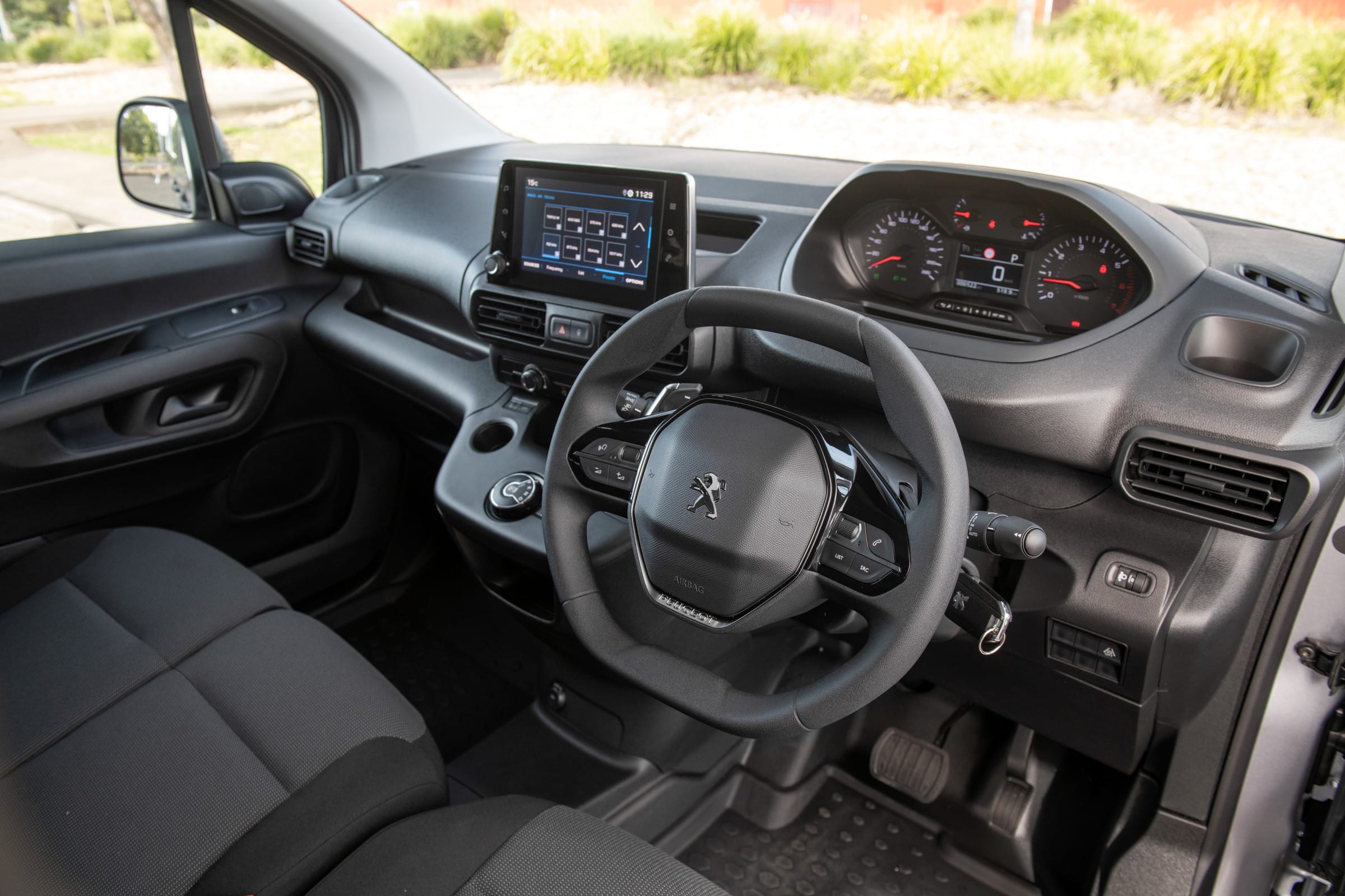 Peugeot Partner Pro LWB 2022 review - AnyAuto
