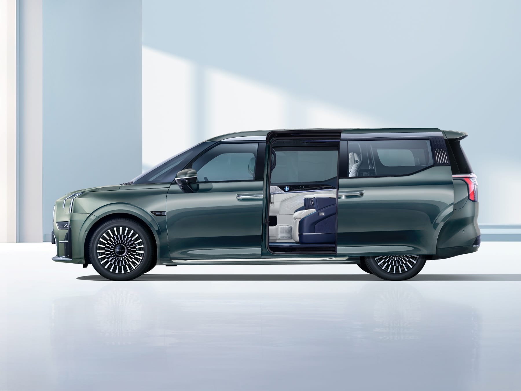 The highly anticipated Zeekr 009 officially launches in Australia - AnyAuto